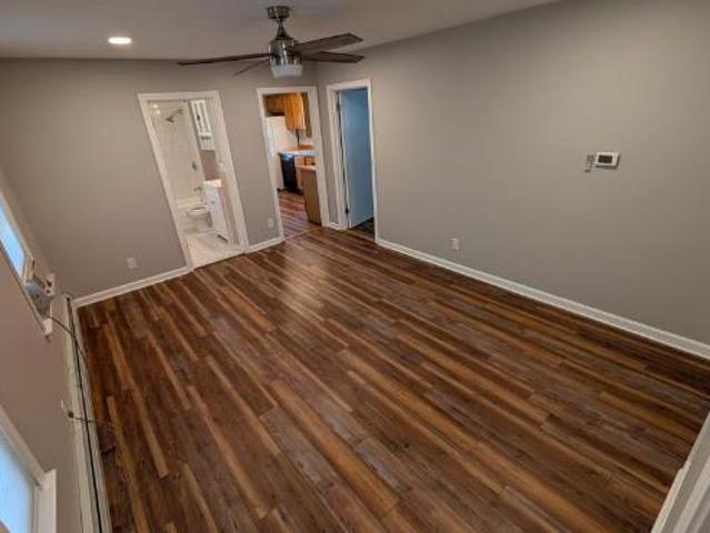 2 Br, 1 bath, Apartment 12 Mason St
