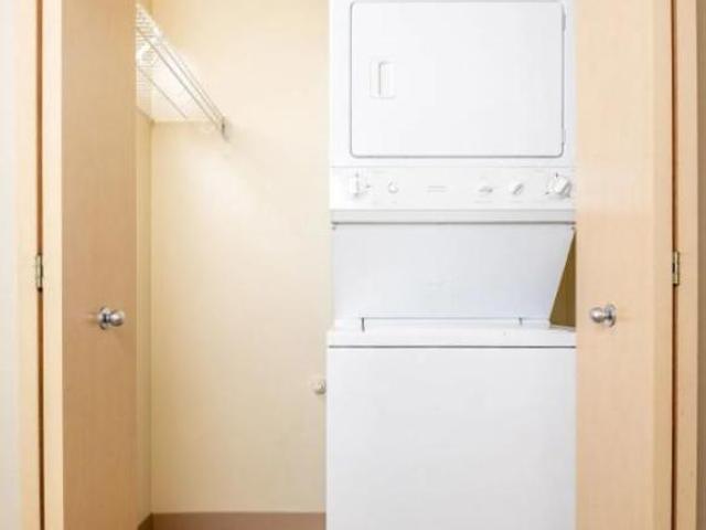 2 Br, 1 bath, Apartment 1341 NE Park Ln