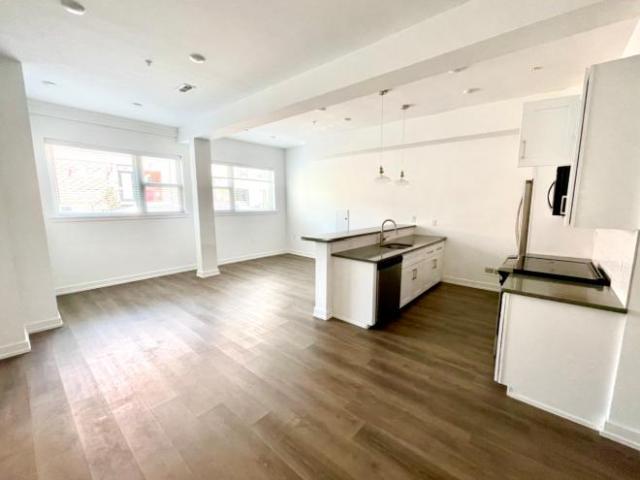 2 Br, 1 bath, Apartment 1342 N Marston St