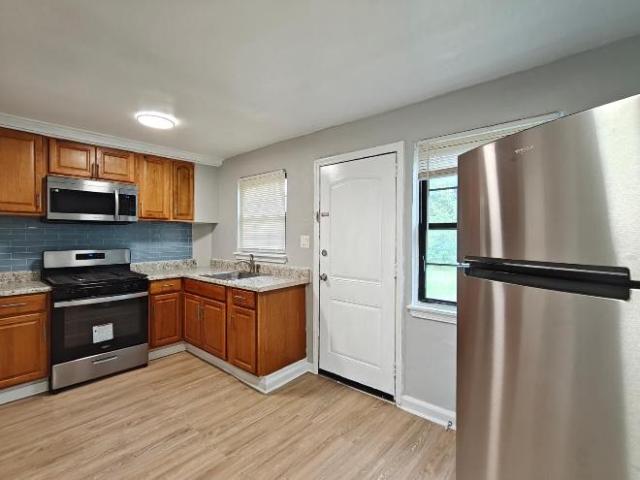2 Br, 1 bath, Apartment 134 Yorke St