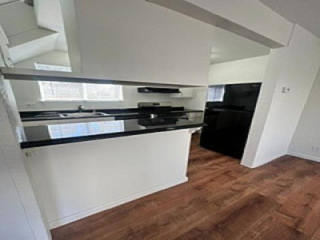 2 Br, 1 bath, Apartment 1350 Lincoln Avenue