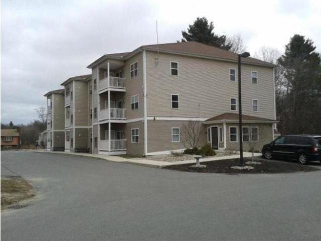 2 Br, 1 bath, Apartment 1360 Main St