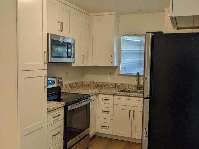 2 Br, 1 bath, Apartment 137 Sierra Dr