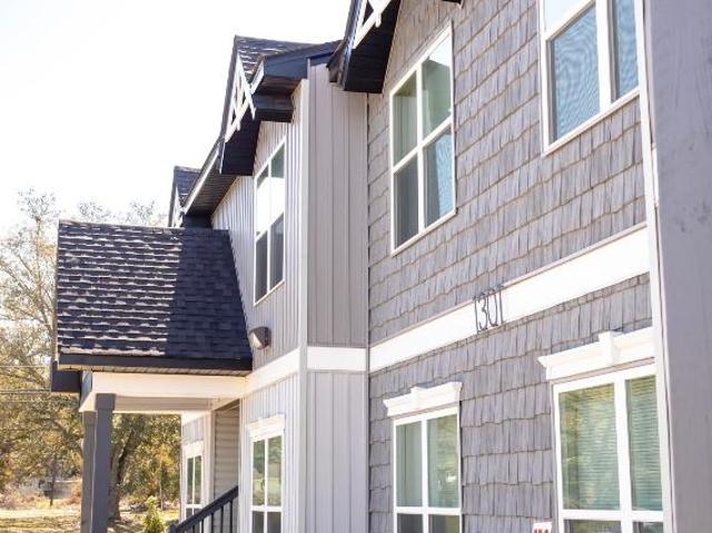 2 Br, 1 bath, Apartment 1301 Avenue A