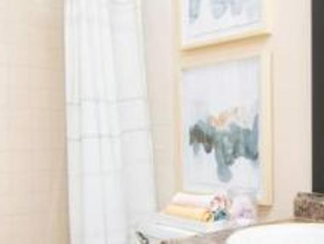 2 Br, 1 bath, Apartment 1301 Crescent Ln