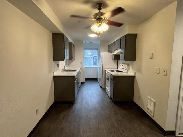 2 Br, 1 bath, Apartment 13030 SE Rusk Rd