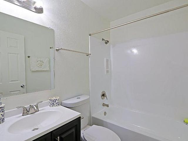 2 Br, 1 bath, Apartment 1312 S Hardy Drive