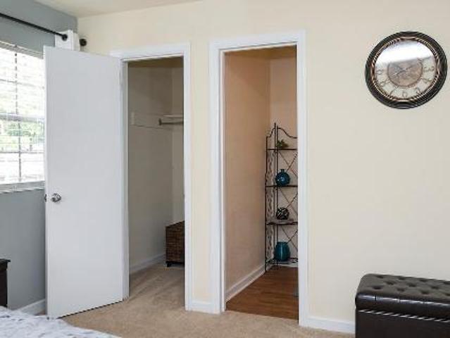 2 Br, 1 bath, Apartment 1315 Morreene Rd