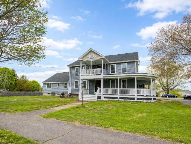 2 Br, 1 bath, Apartment 132 Middle Street