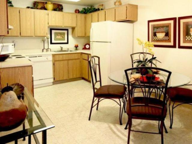 2 Br, 1 bath, Apartment 132 Fountain Oaks Circle