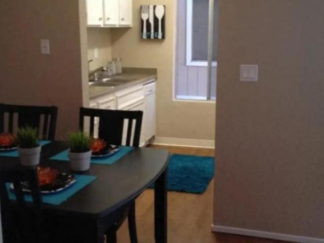 2 Br, 1 bath, Apartment 1333 Arlington Blvd