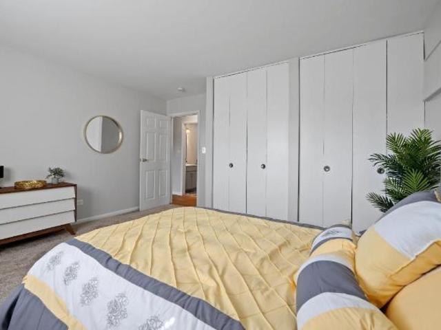 2 Br, 1 bath, Apartment 1440 S Neltnor Blvd