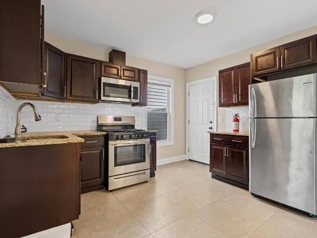 2 Br, 1 bath, Apartment 144 Inslee Place