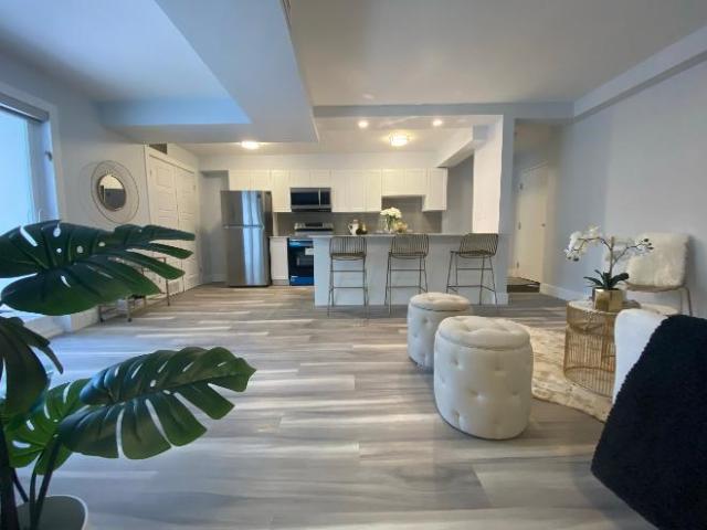 2 Br, 1 bath, Apartment 144 Lucan Ave