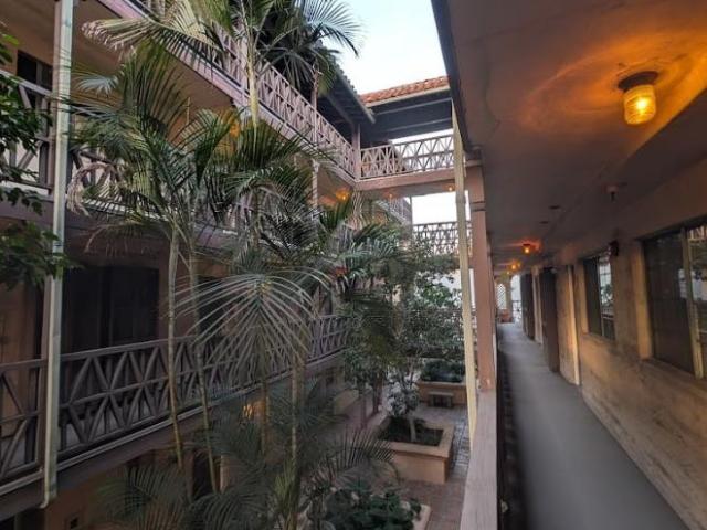 2 Br, 1 bath, Apartment 1460 N Mansfield Ave