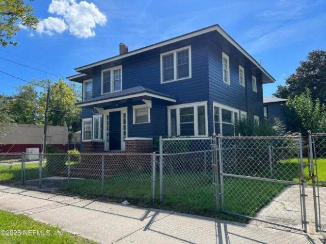 2 Br, 1 bath, Apartment 1464 Myrtle Avenue North