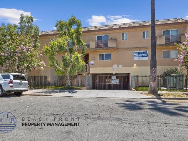 2 Br, 1 bath, Apartment 14740 Erwin St
