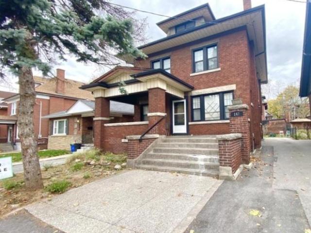 2 Br, 1 bath, Apartment 147 Holton Ave S
