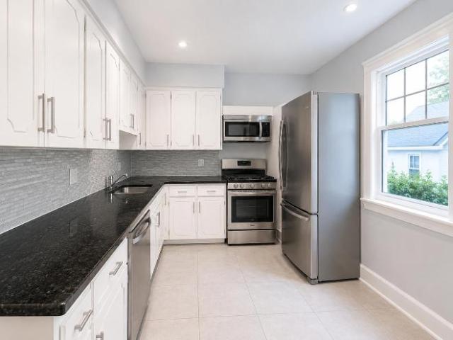 2 Br, 1 bath, Apartment 147 Holton Ave S