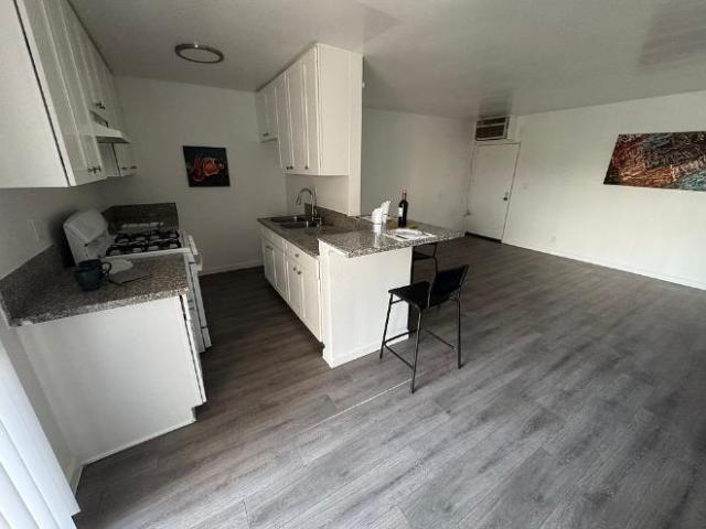 2 Br, 1 bath, Apartment 14839 Sherman Way