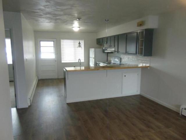 2 Br, 1 bath, Apartment 1494 E 5th St