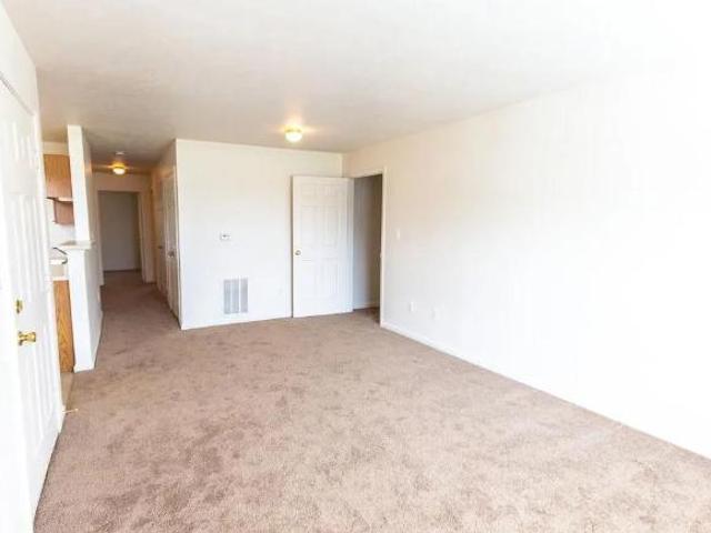 2 Br, 1 bath, Apartment 1405 W 18th St