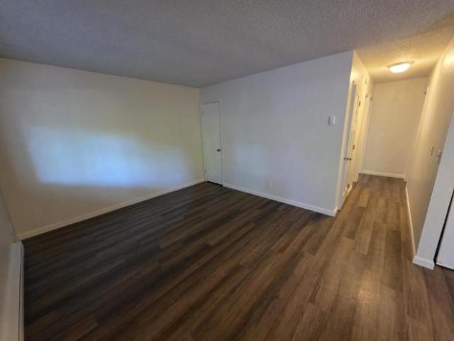 2 Br, 1 bath, Apartment 140 Lewis Ave