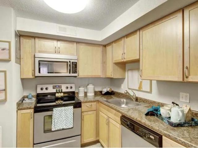 2 Br, 1 bath, Apartment 141 Broadmeadow Street