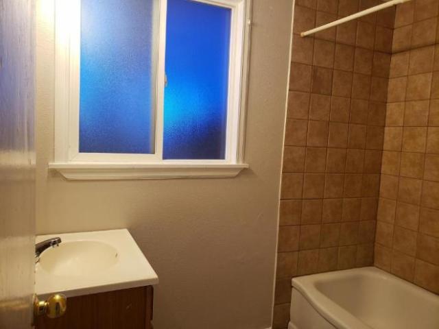 2 Br, 1 bath, Apartment 1420 Chester St