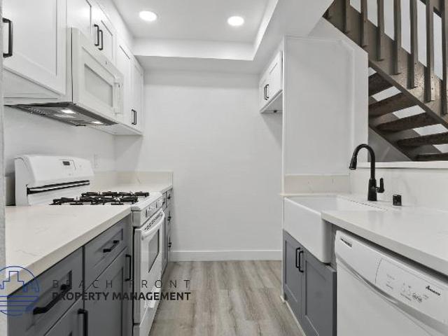 2 Br, 1 bath, Apartment 1422 1428 S Knott Ave