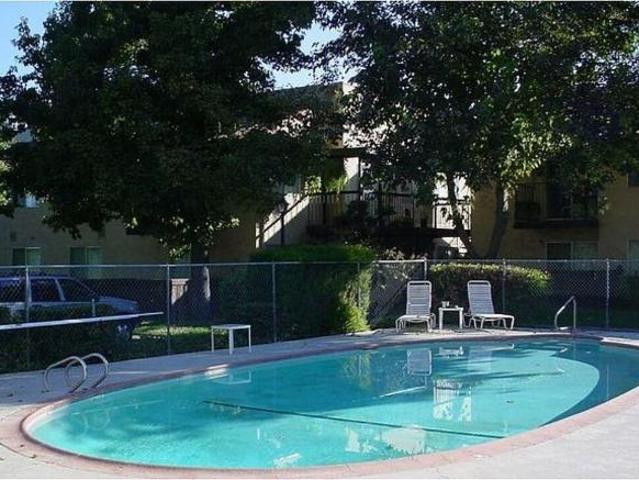 2 Br, 1 bath, Apartment 14 W Cross St