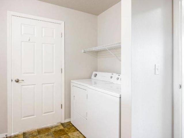 2 Br, 1 bath, Apartment 155 N California St