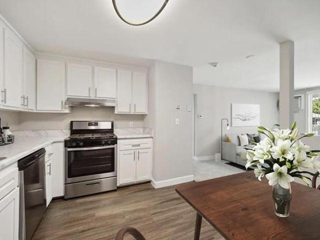 2 Br, 1 bath, Apartment 158 Concord Road