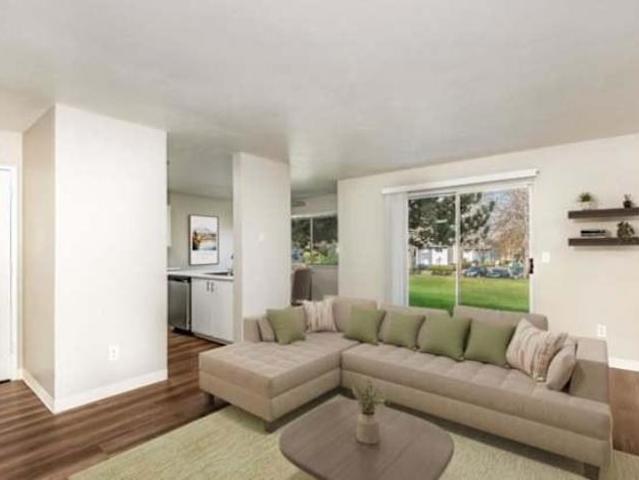 2 Br, 1 bath, Apartment 15910 NE Sandy Blvd