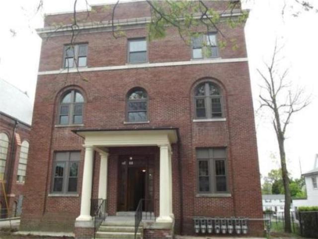 2 Br, 1 bath, Apartment 159 Moore St