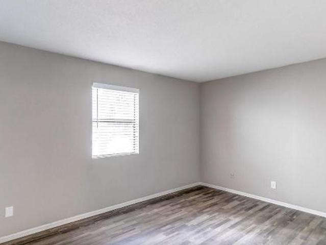 2 Br, 1 bath, Apartment 1503 E Park Avenue