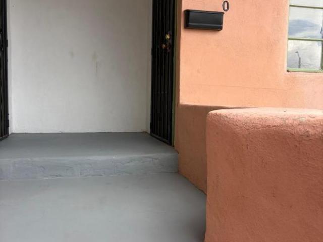 2 Br, 1 bath, Apartment 1500 Gold Ave SE
