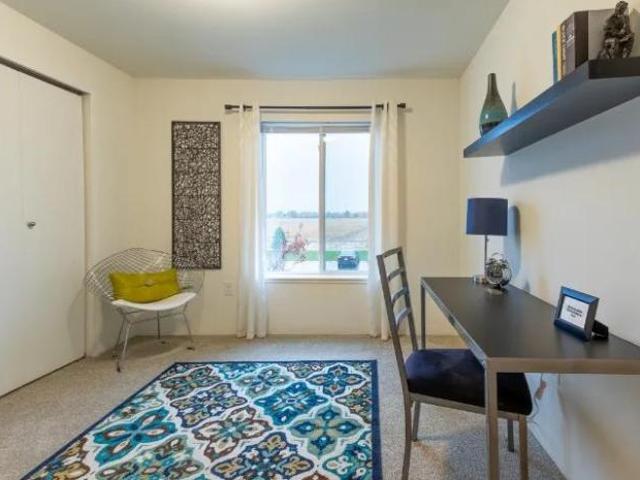 2 Br, 1 bath, Apartment 1501 Pray Blvd