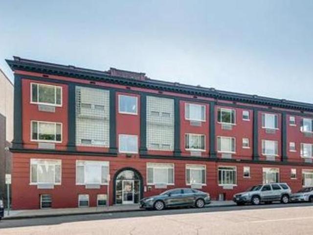2 Br, 1 bath, Apartment 1504 North Detroit Street