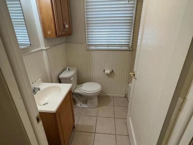 2 Br, 1 bath, Apartment 1512 E Kiowa St