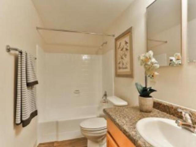 2 Br, 1 bath, Apartment 1517 E Colter St