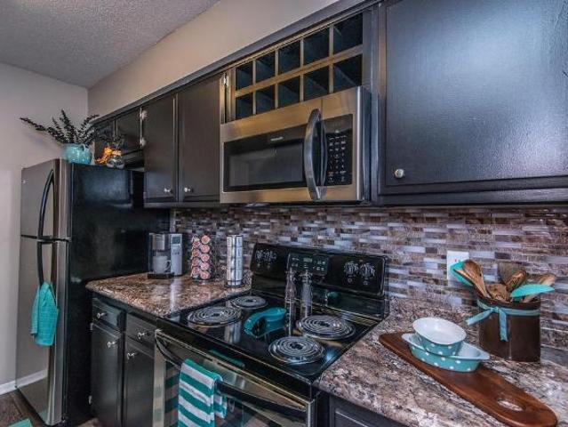 2 Br, 1 bath, Apartment 1515 Ashley River Rd