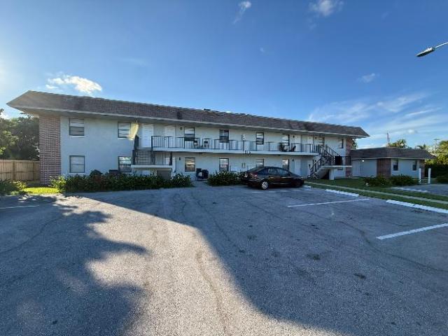 2 Br, 1 bath, Apartment 1515 North Federal Highway