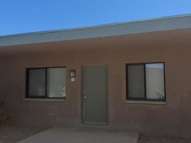 2 Br, 1 bath, Apartment 1518 East Hedrick Drive