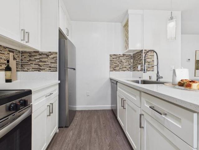 2 Br, 1 bath, Apartment 15225 Victory Boulevard