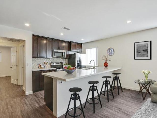 2 Br, 1 bath, Apartment 15225 Victory Boulevard