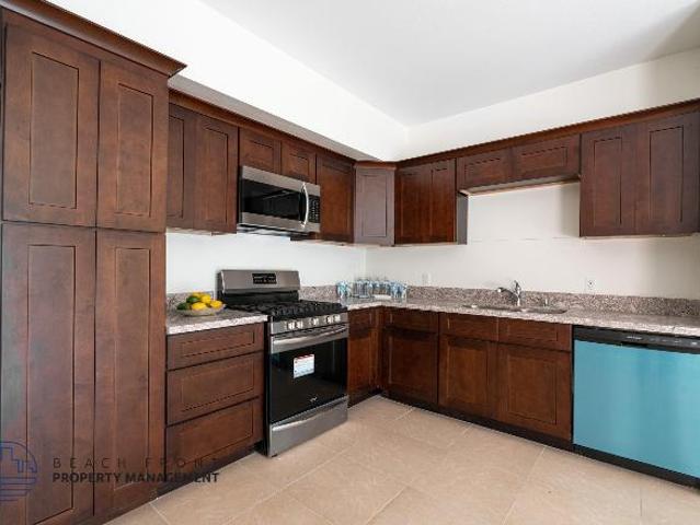 2 Br, 1 bath, Apartment 1522 Lomita Blvd