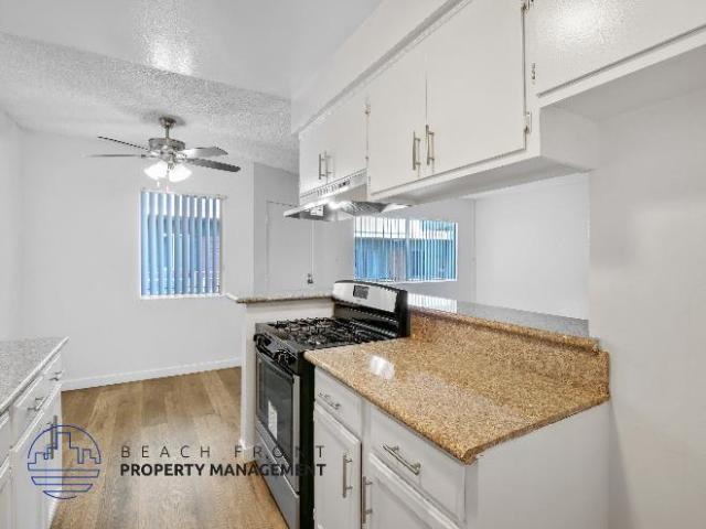 2 Br, 1 bath, Apartment 1525 Pine Ave