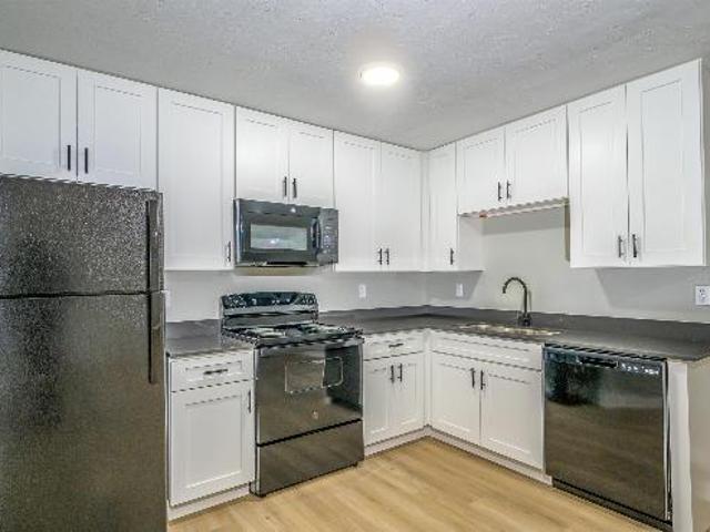 2 Br, 1 bath, Apartment 1533 South Bronough Street