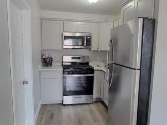 2 Br, 1 bath, Apartment 167 Mulberry St